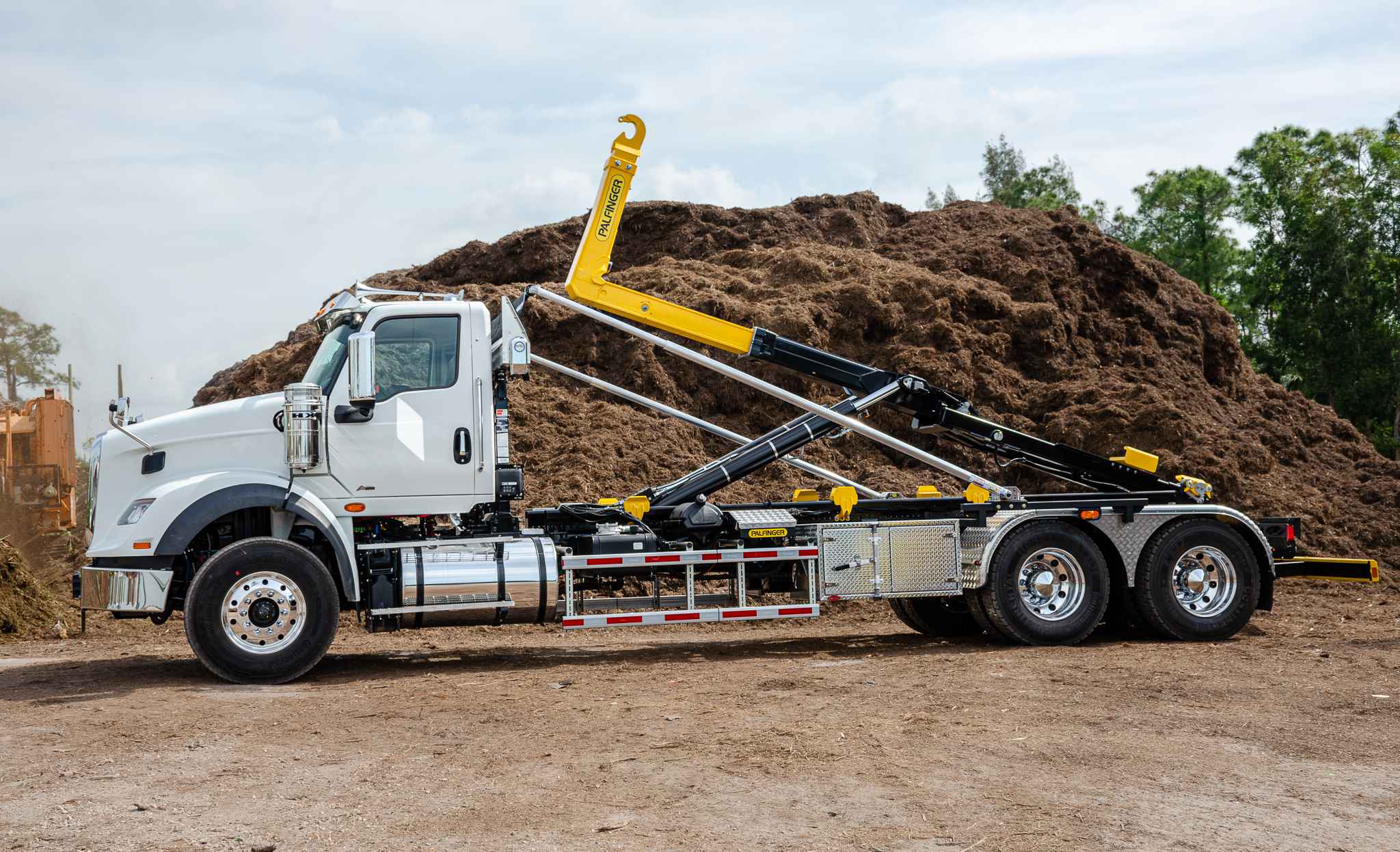 PALFINGER Unveils Advanced HT Series Hooklifts | Contractors Hot Line